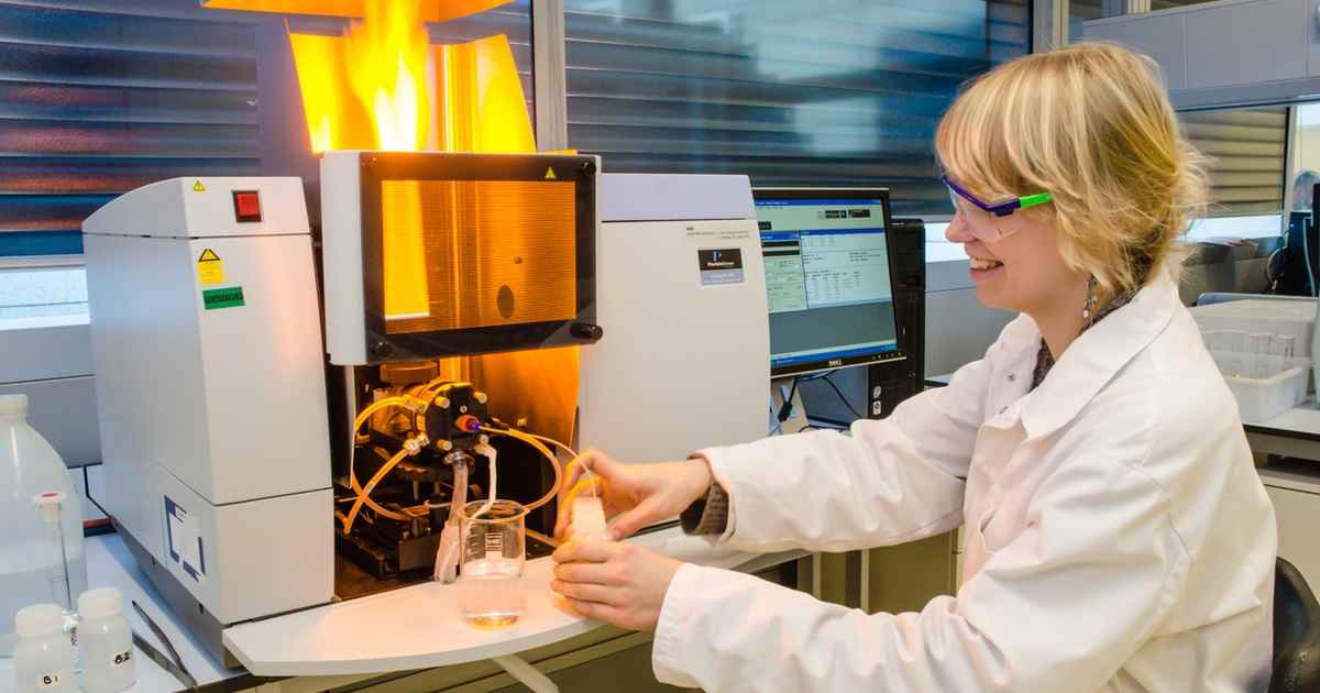 Soil and environmental chemistry lab - Institute for Biodiversity and ...